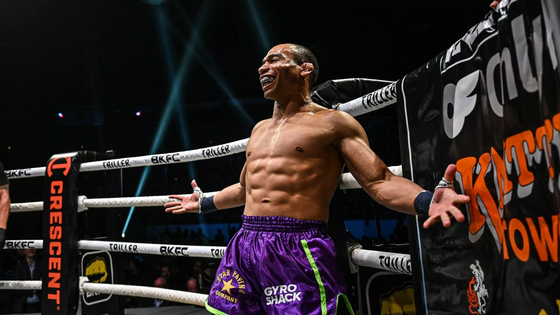Dodson Finds Time in Busy Schedule to Defend Title - Boxing News